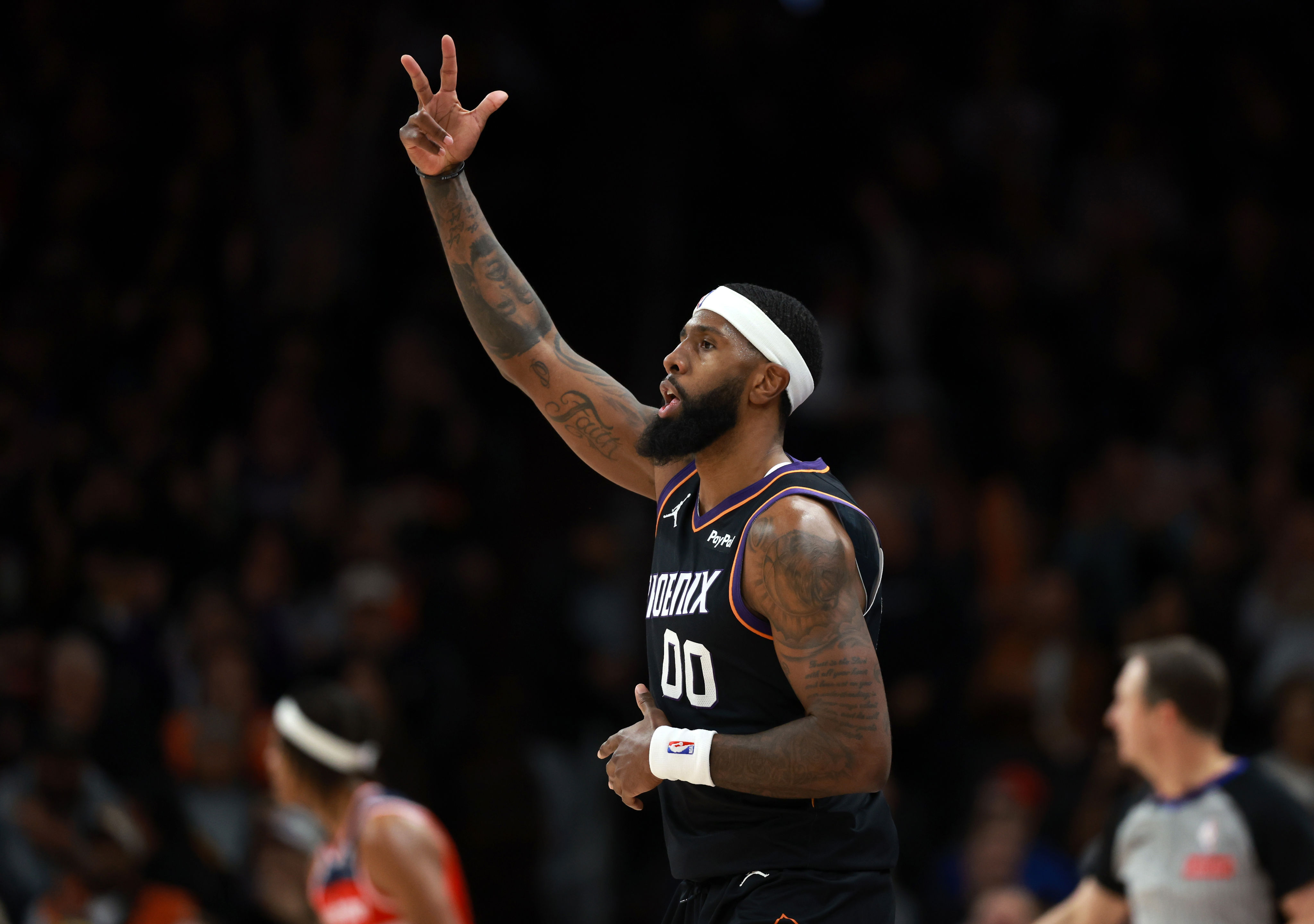 Game Recap: Phoenix cruise past a gritty Wizards team