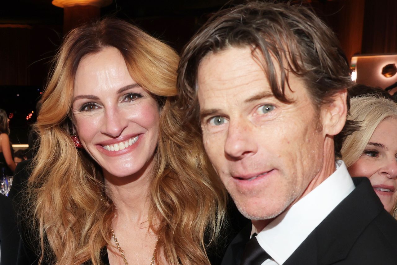 Julia Roberts commands huge standing ovation from Golden Globes ...