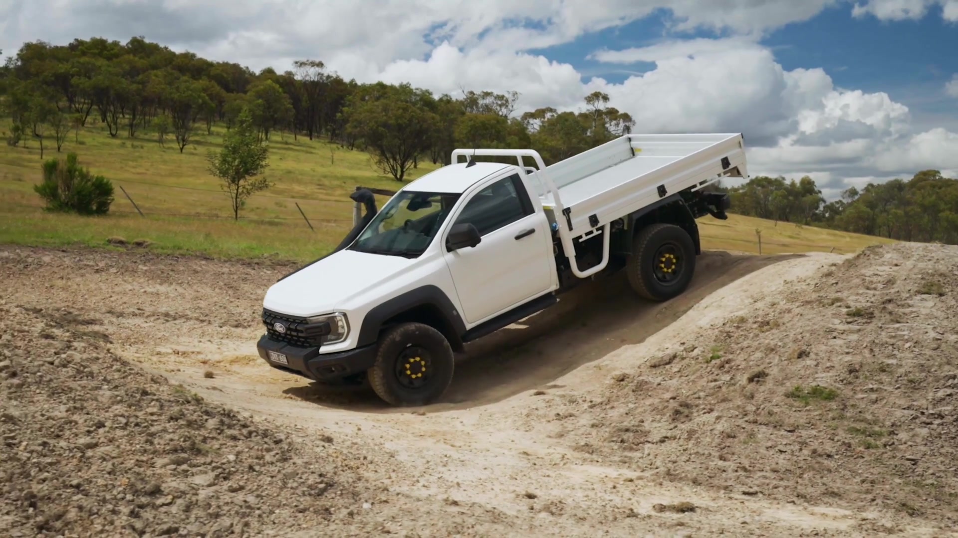 Ford Ranger Super Duty - Single cab in arctic white - Testing track driving