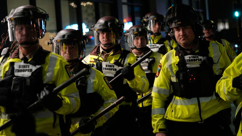 Around 1,000 more immigration officers headed to Minneapolis, sources ...