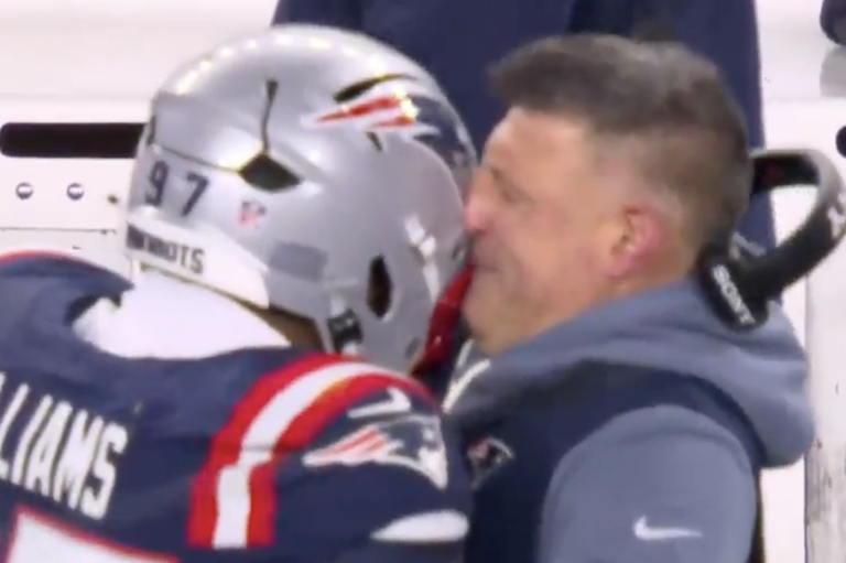 Mike Vrabel left bleeding after trying to kiss Patriots star on sideline