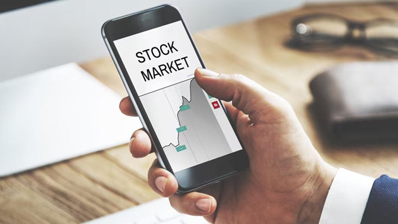 Stock market today: Benchmarks extend losses, investors cautious