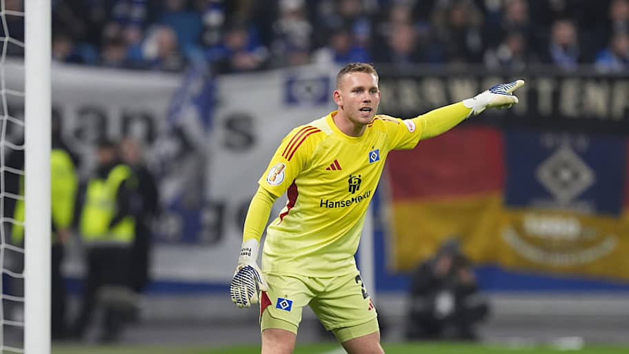 Tonda Eckert stood on business and refused to throw Gavin Bazunu under ...