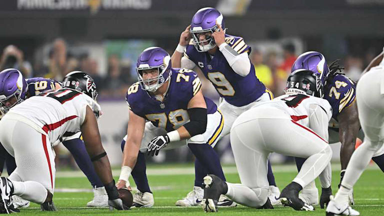 Ryan Kelly’s absence forces new Vikings starter to step up vs. Bengals