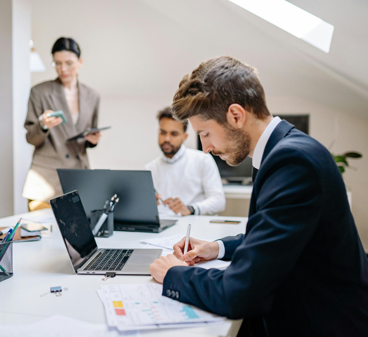 I refuse to work during my days off, my dad matters more than my job