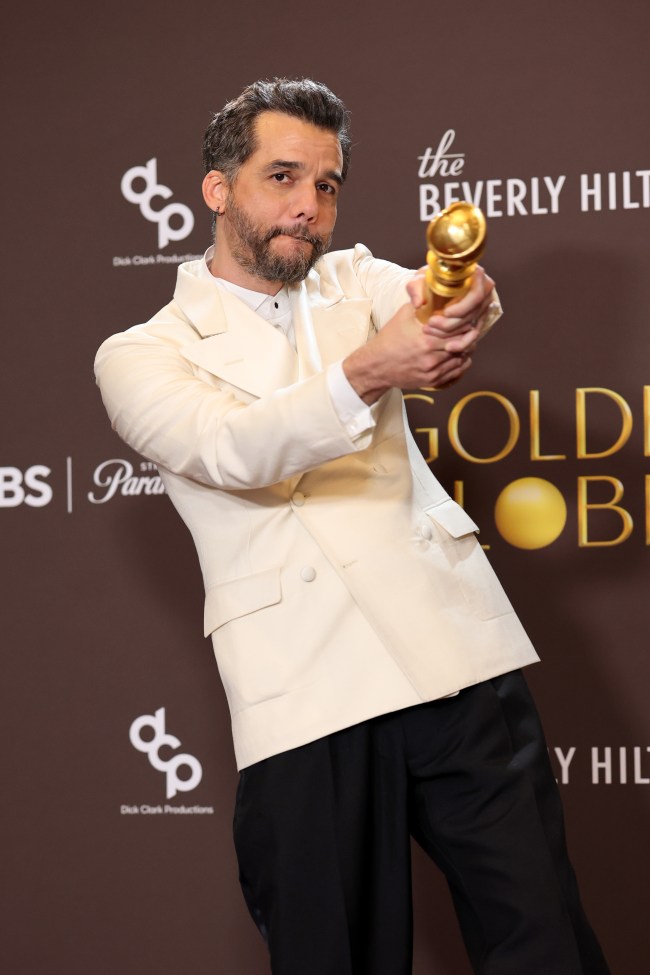 Wagner Moura celebrates Brazil after 'Secret Agent' Golden Globes win ...