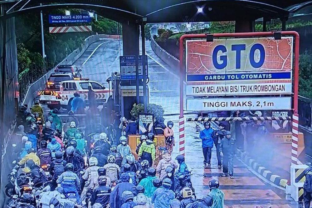 Imbas banjir Jakarta, polisi izinkan motor masuk 2 tol di Jakut