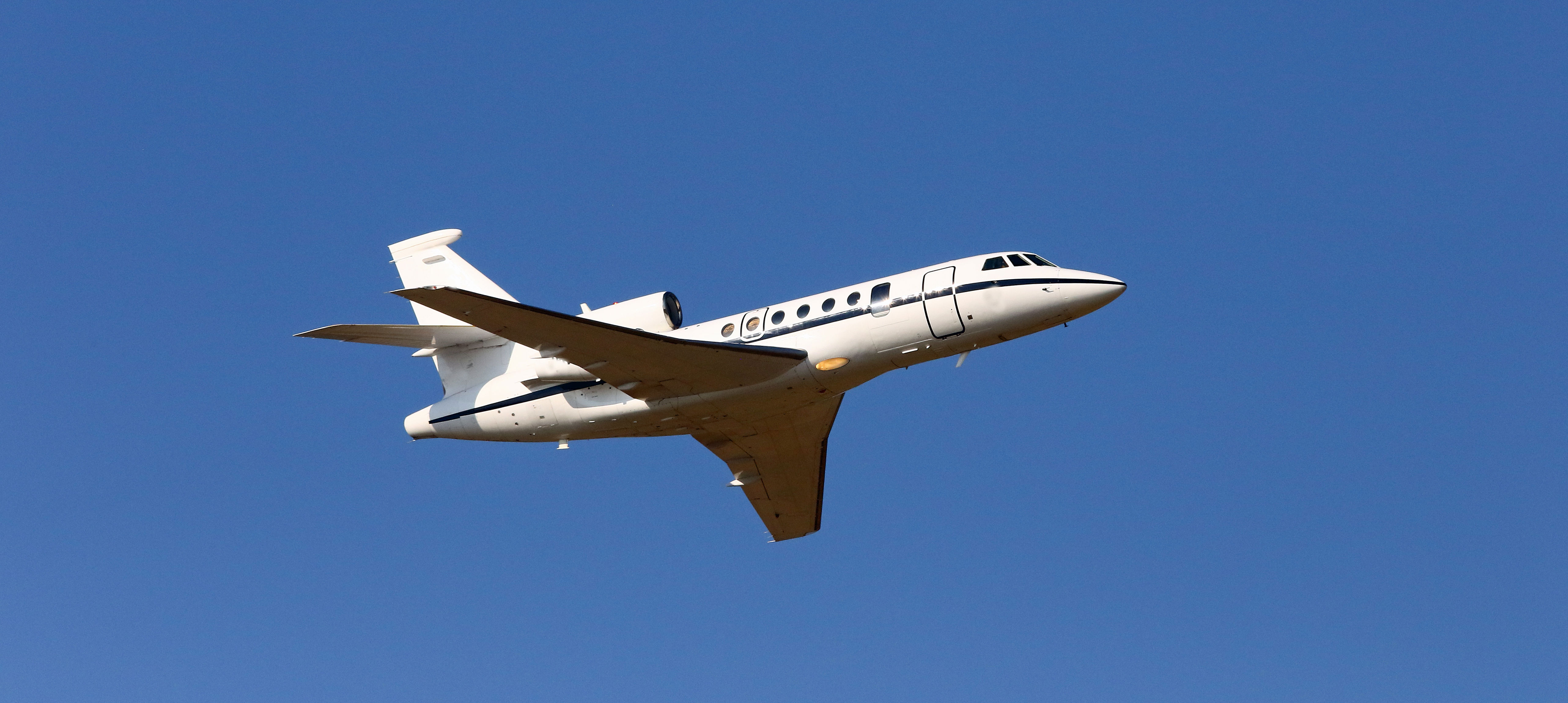 Precipita aereo dopo il decollo: tra le sei vittime una star della ...