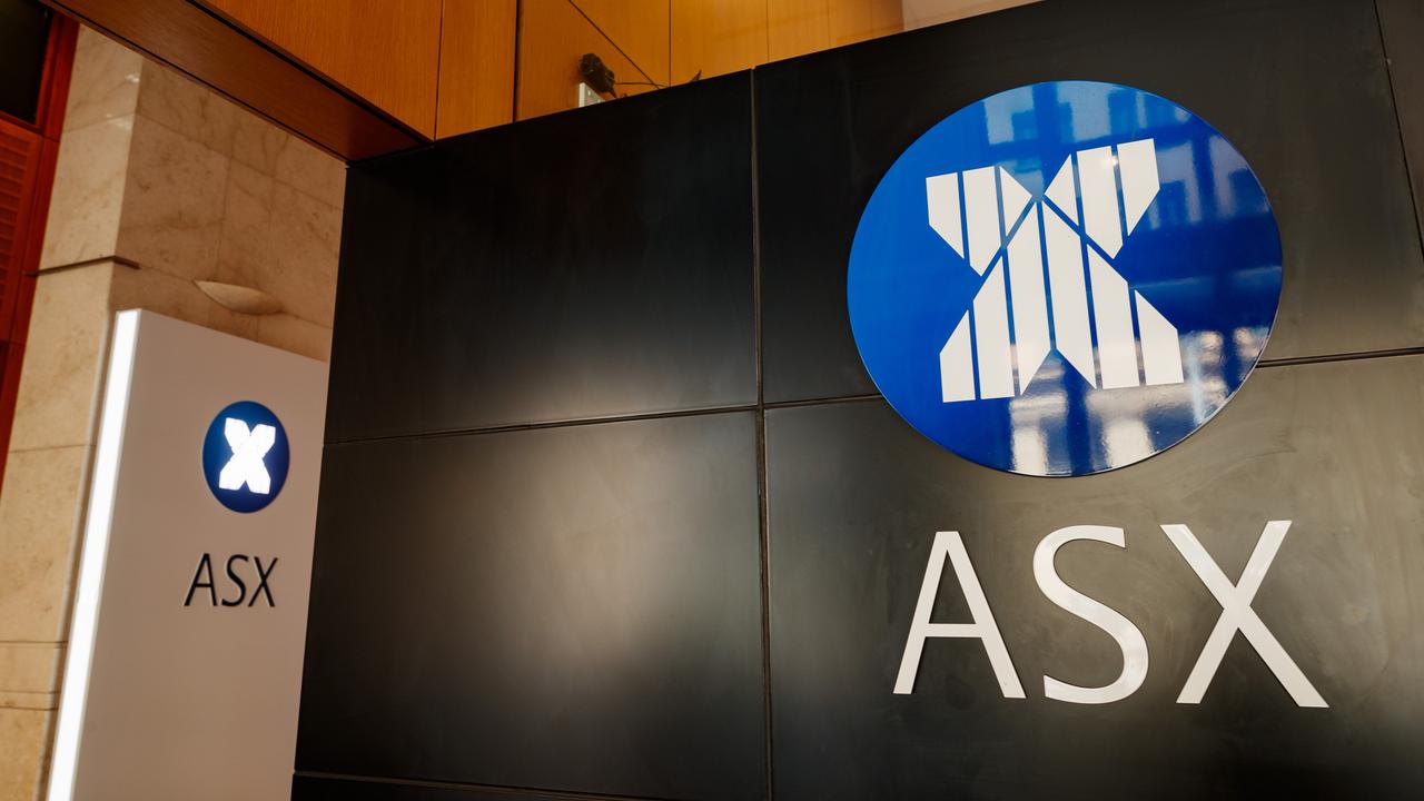 Oil price pushes Aussie shares up