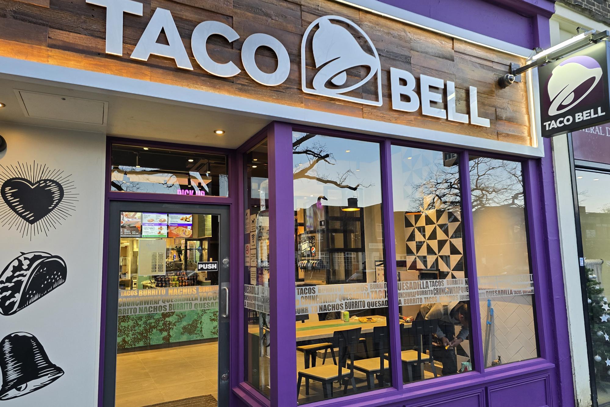 Taco Bell in Crawley to hold grand opening - and three lucky customers ...