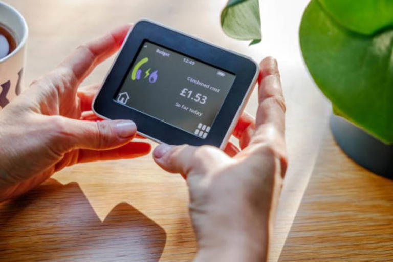 Major UK energy firm sending £150 directly to smart meter customers ...