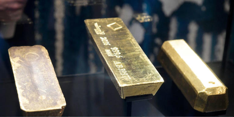 Rekord för guldpriset efter åtalshot mot Fed