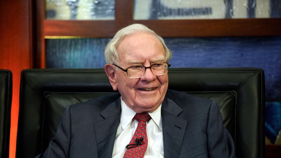 Warren Buffett thinks some people should not own stocks, do 'dumb ...