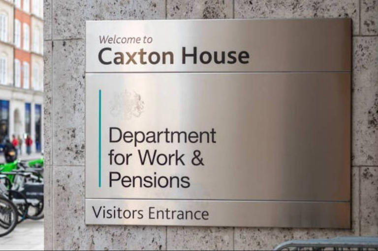 DWP ending benefit claimed by 650,000 with Universal Credit switch ...