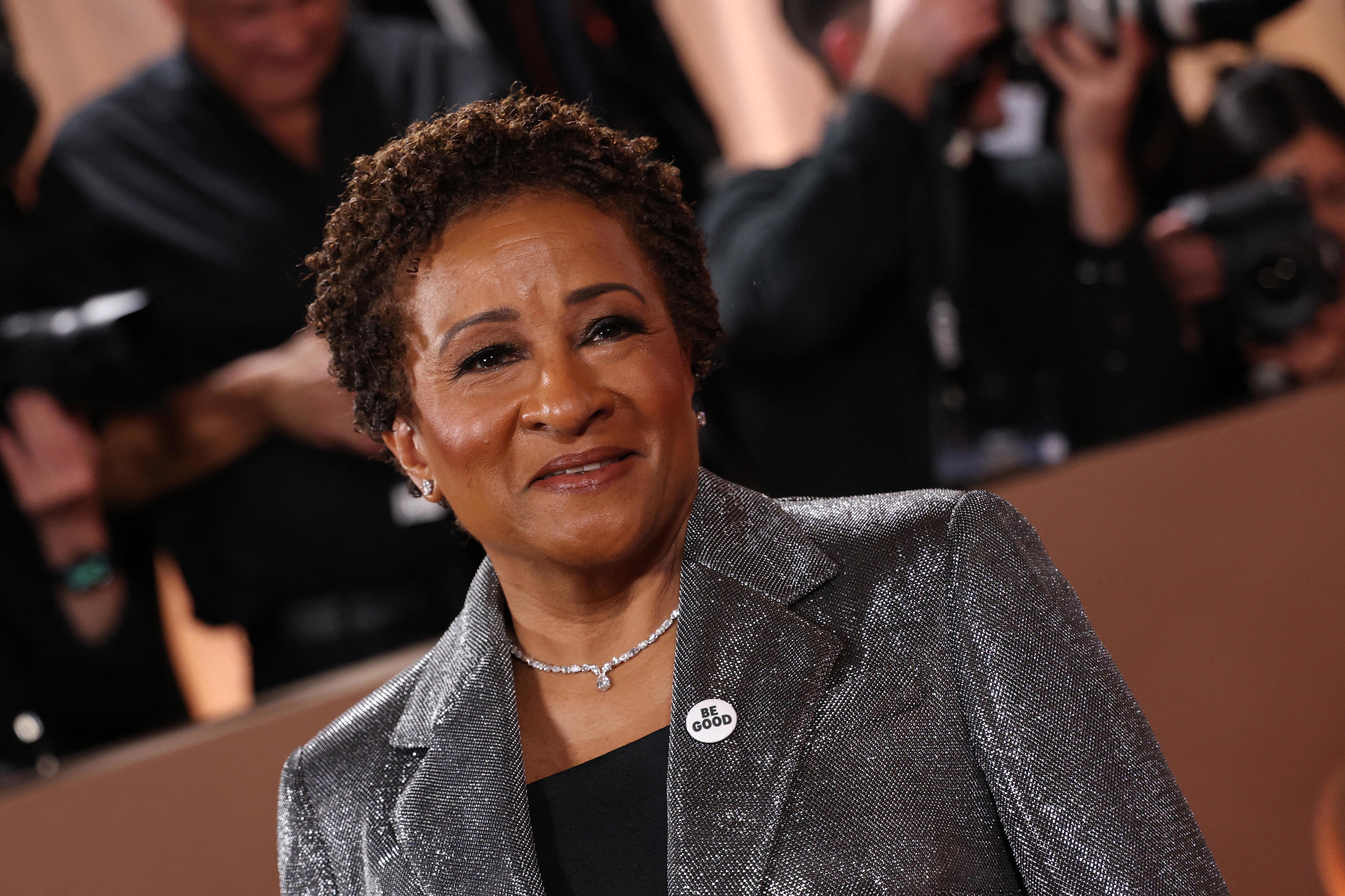 Wanda Sykes protests ICE at Golden Globes with pin honoring Renee Good