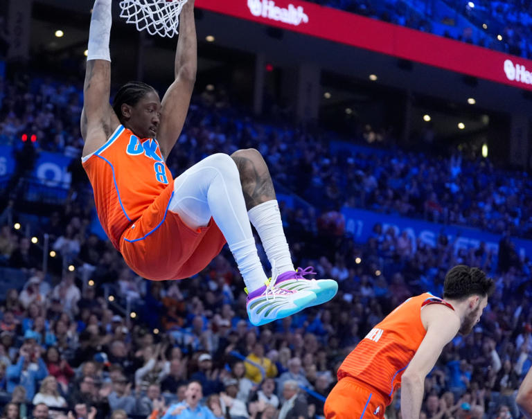 Why is Jalen Williams wearing heated glove on bench? Thunder star ...