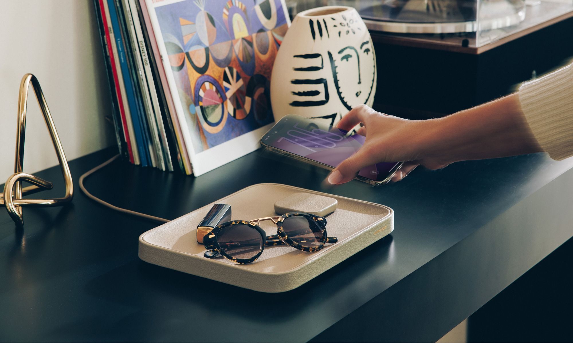 Twelve South’s wireless charging pad looks like a luxurious leather ...