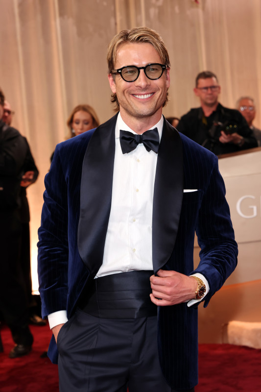 Glen Powell’s appearance on the Golden Globes red carpet turns heads