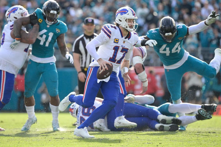 Tony Romo confused everyone during CBS’ Bills-Jaguars broadcast — and ...