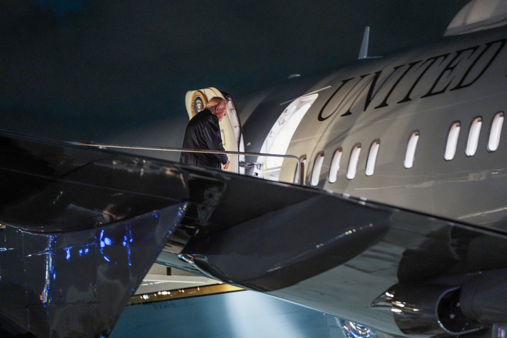 Trump: Överväger "kraftfulla alternativ" mot Iran