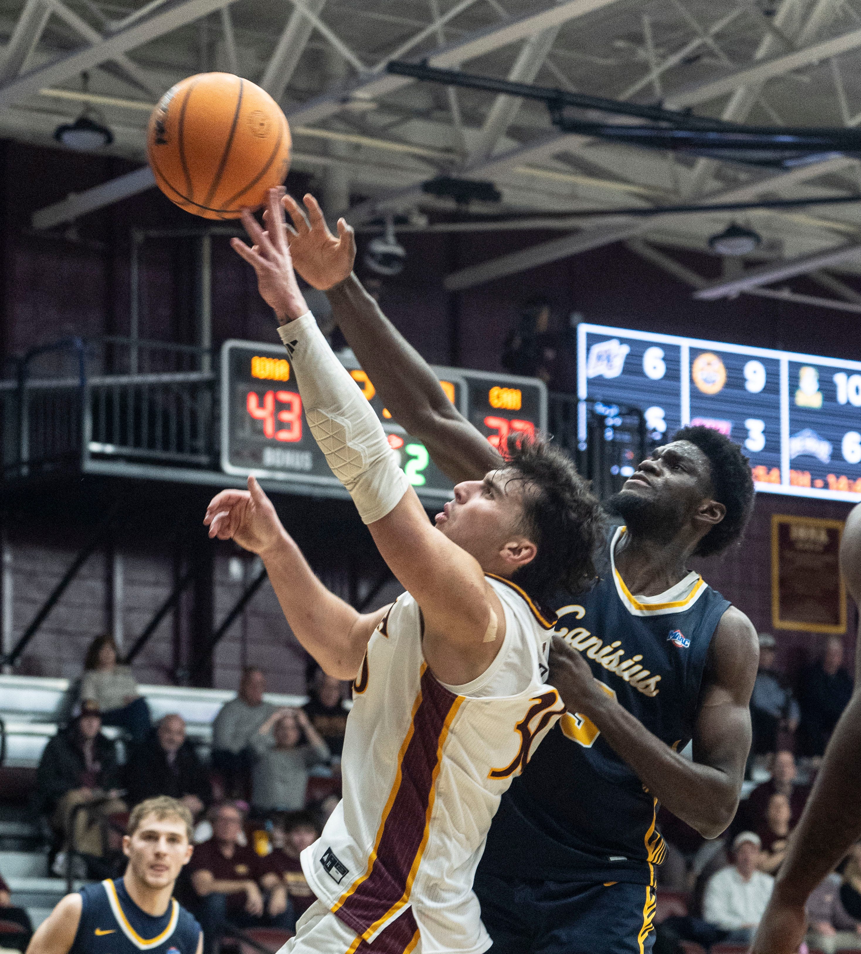 Anthony, Anglin shine as Iona men's basketball crushes rival Canisius