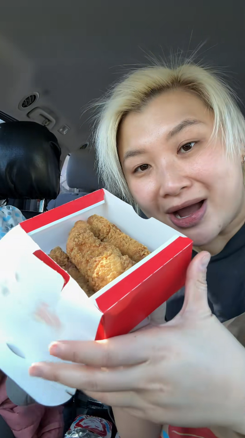 Trying Wendy’s new chicken tenders – big sauce surprise