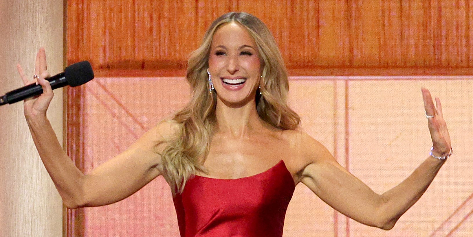 Nikki Glaser is the new queen of the awards-show monologue