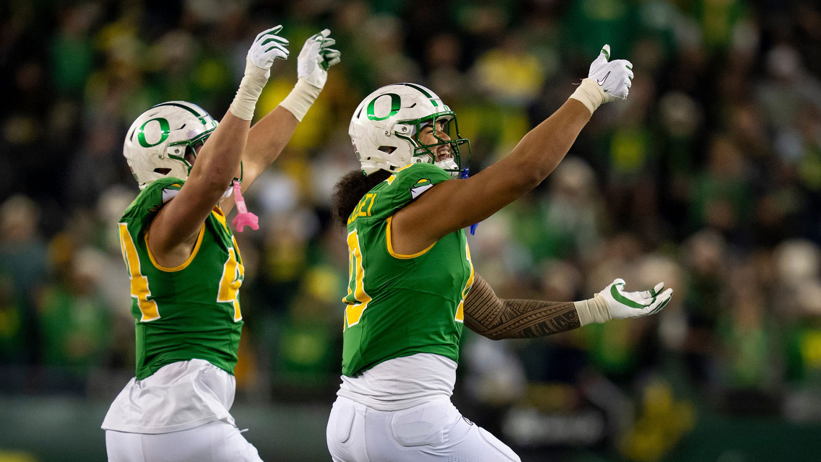 Oregon’s star EDGE duo returning to Eugene for 2026 season