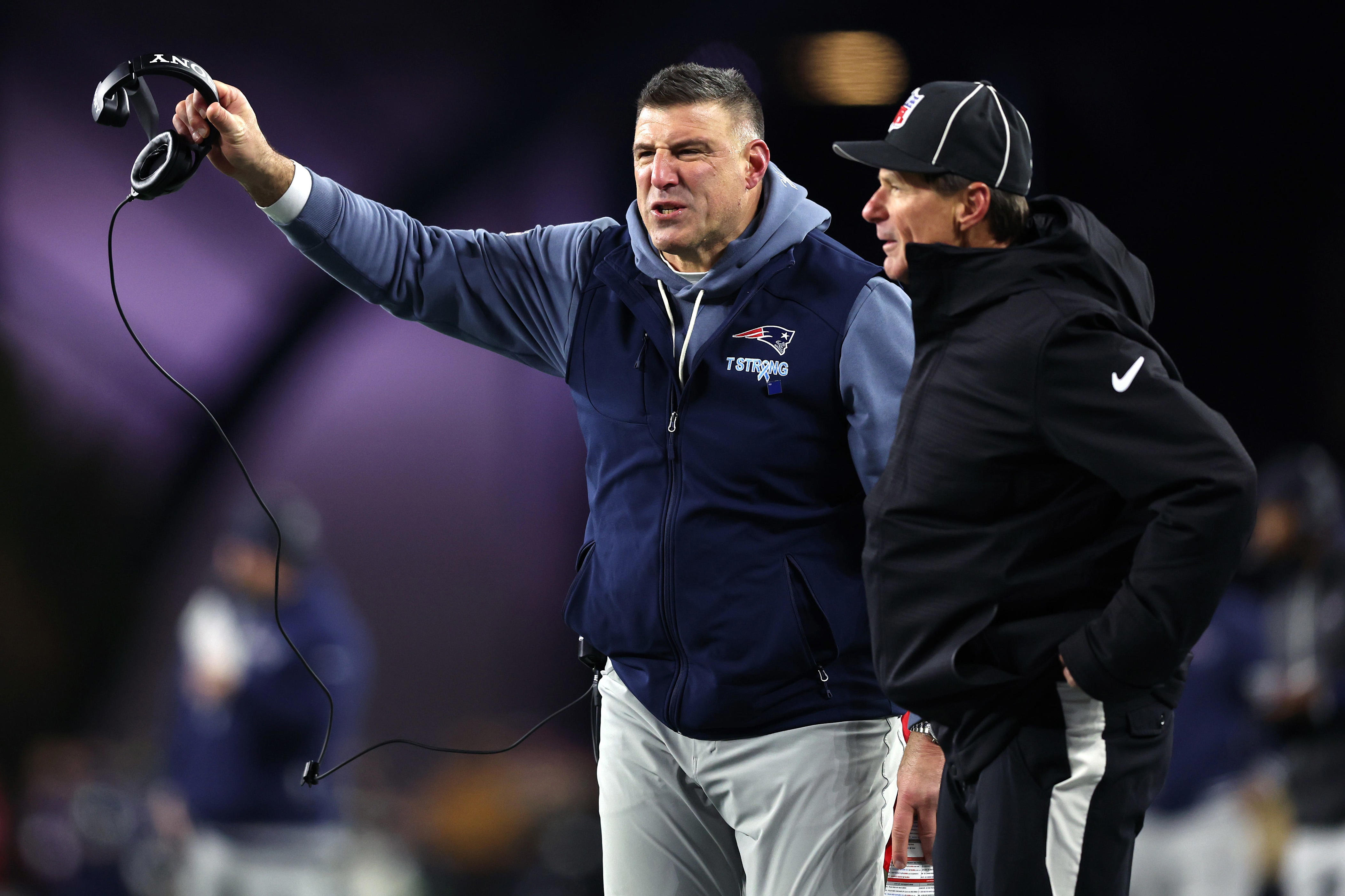 Patriots' pass rush set a tone Sunday vs. the Chargers. Here's what ...