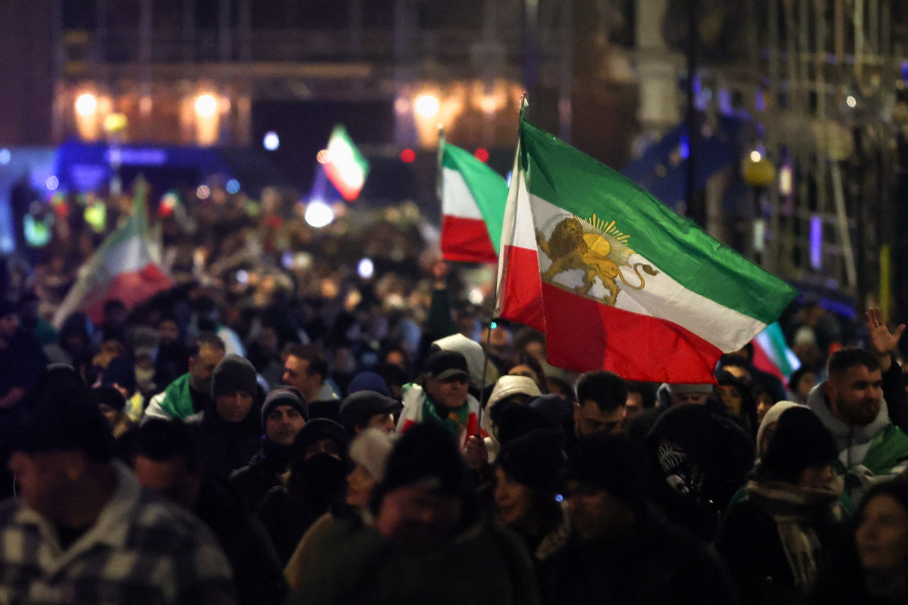 Iran says it is open to talks with US but prepared for war