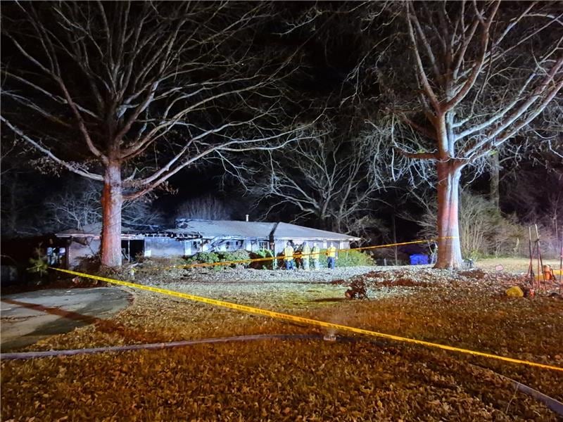 Man dies after trying to save family dog during Lilburn house fire ...