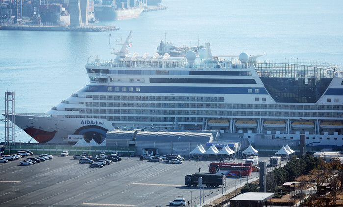 Worldwide cruise ship AIDAdiva in S Korea