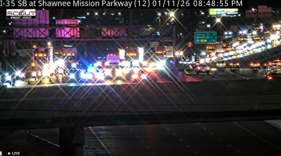 I-35 shut down in Merriam, KS after shooting: Police