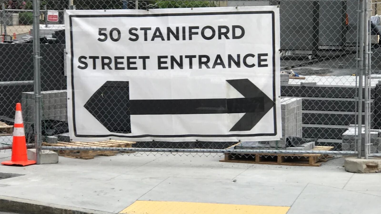 17 street signs that only exist to confuse you