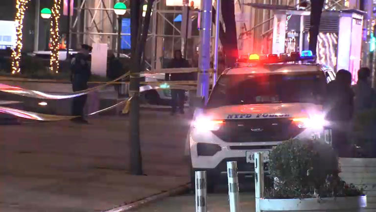 Police: Man stabbed in the leg near Times Square after heated argument