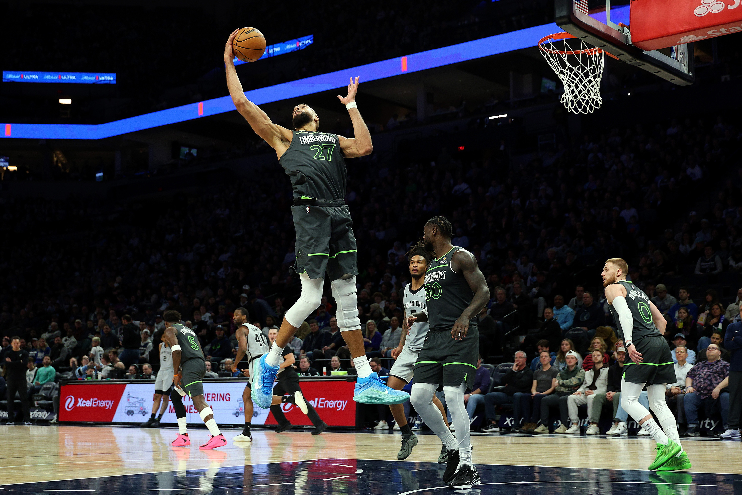 Timberwolves rally from 19-point deficit to topple Spurs