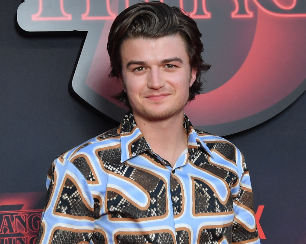 'Stranger Things' actor's new hair gets mixed reviews at Golden Globes