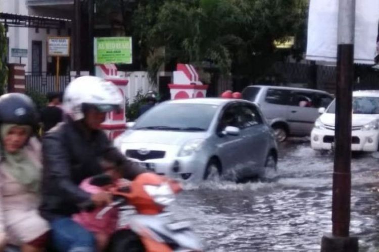 BPBD sebut pengungsi akibat banjir di Makassar bertambah jadi ratusan orang