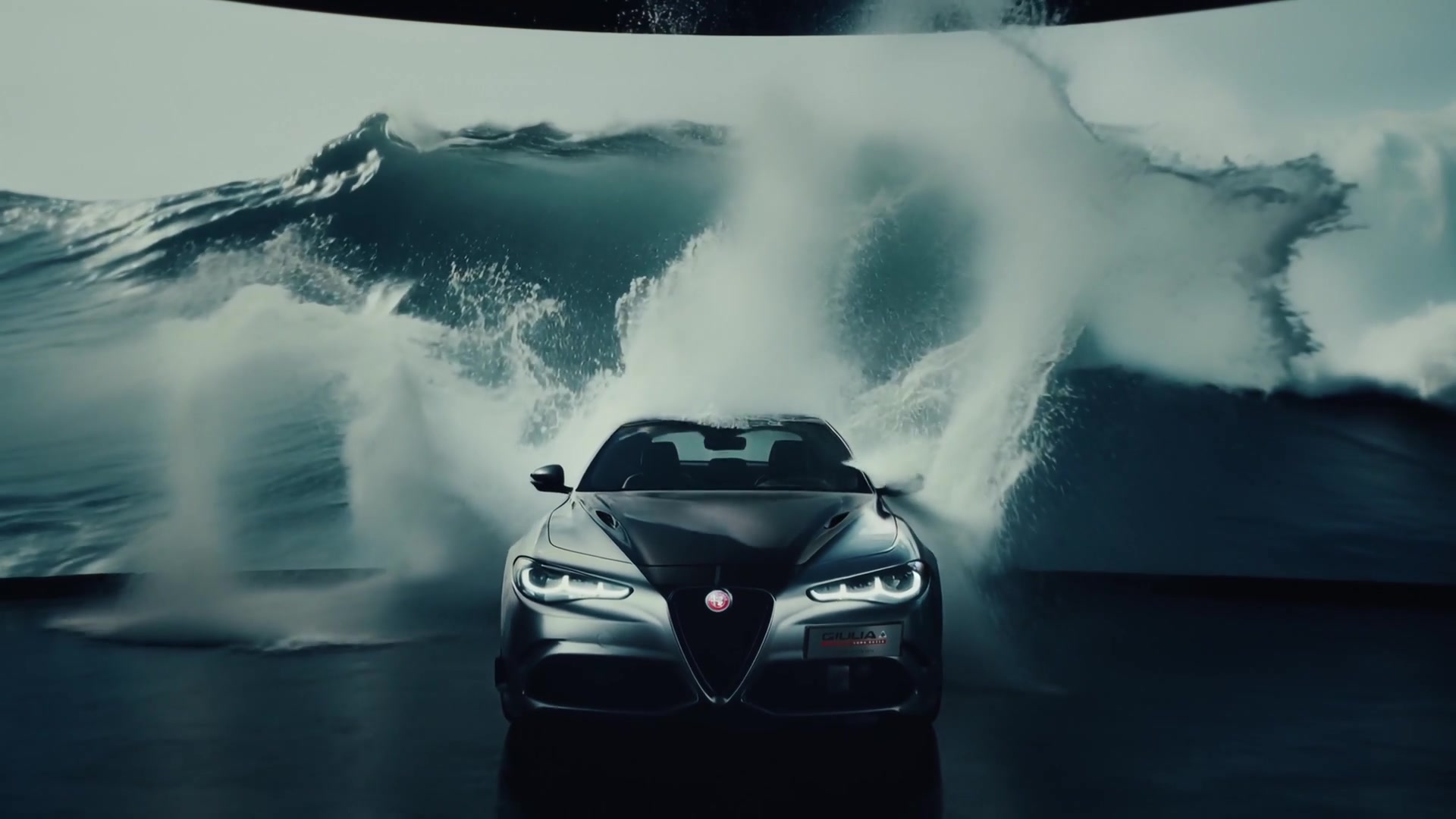 Alfa Romeo Giulia Quadrifoglio Luna Rossa trailer
