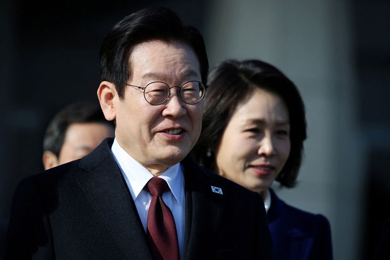 South Korea's Lee to head for Japan summit a week after meeting China's Xi