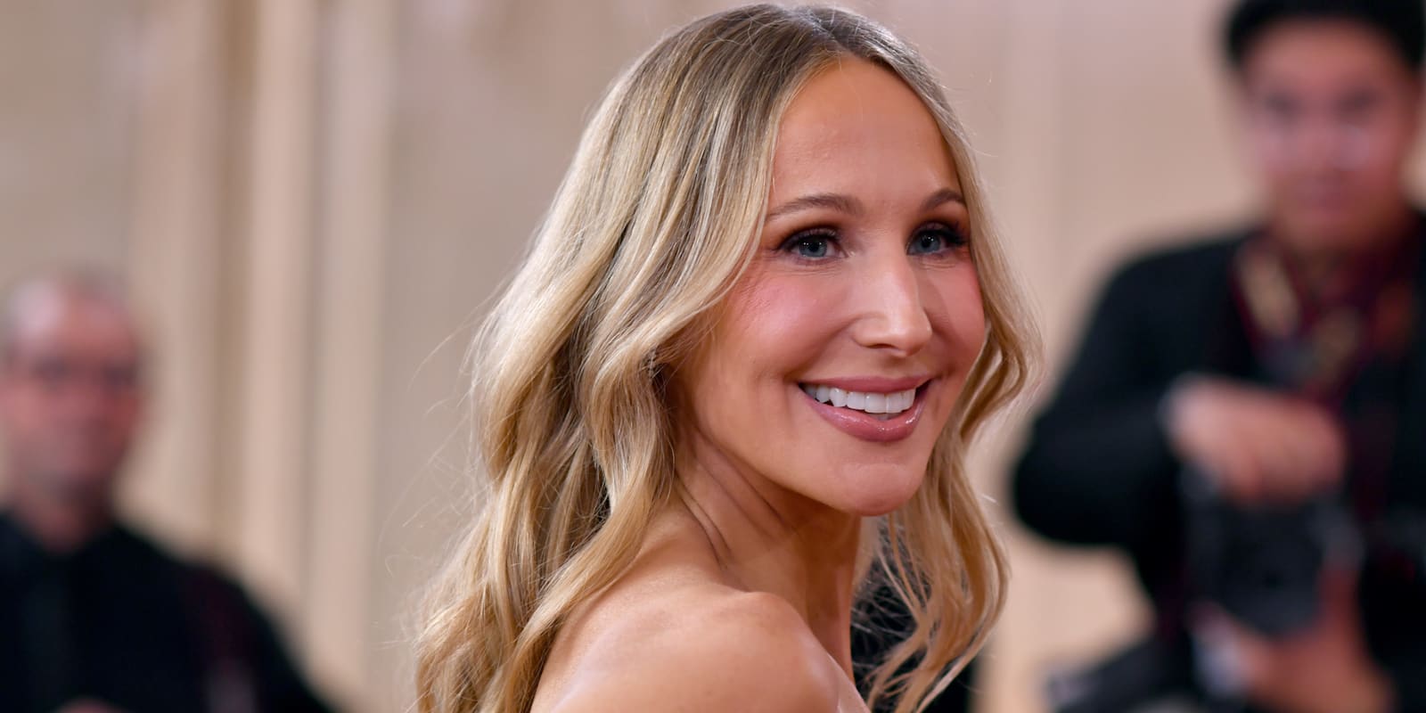 Kändisar i tyst protest mot ICE på röda mattan