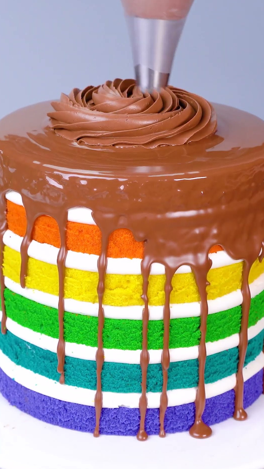 Simple ideas for decorating rainbow cakes