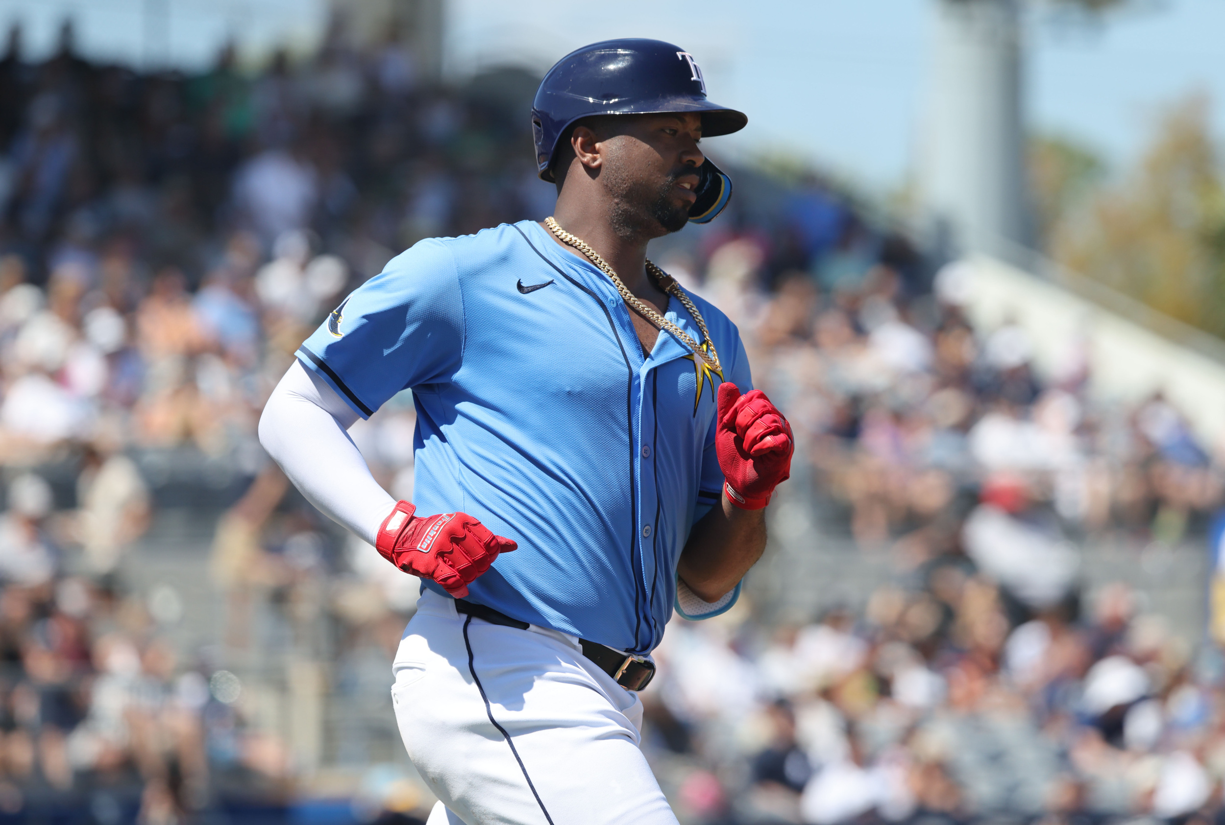 Blue Jays re-sign Eloy Jimenez to minor league deal