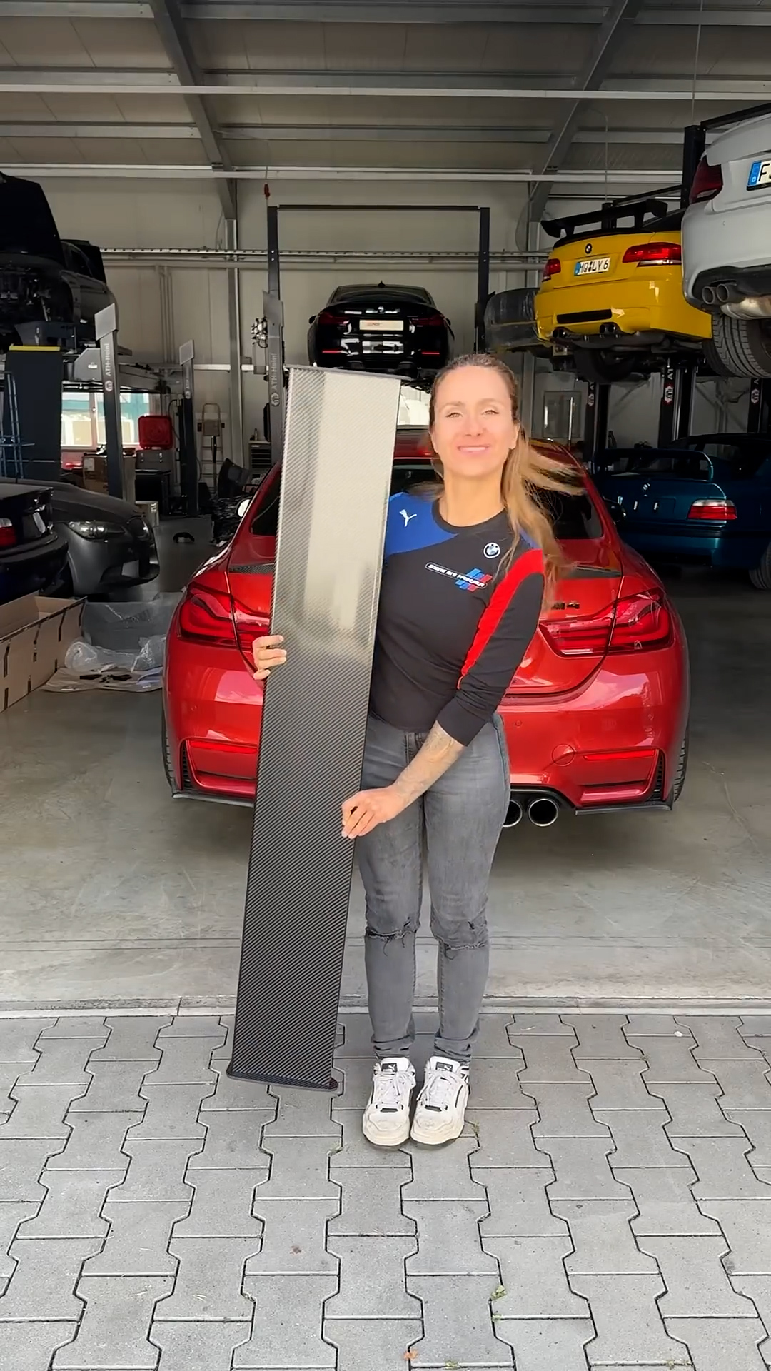 Montage eines neuen Spoilers am BMW M4