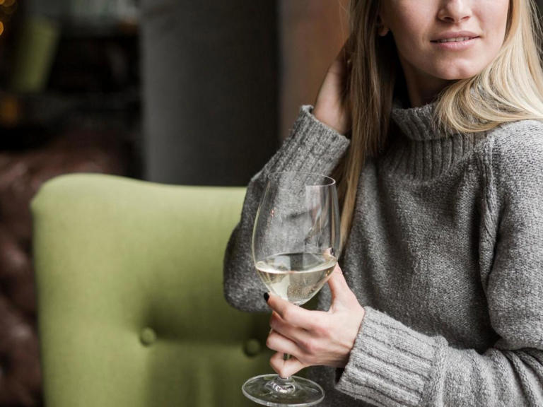 Más burbujas, menos reglas y cero postureo: así van a ser tus brindis ...