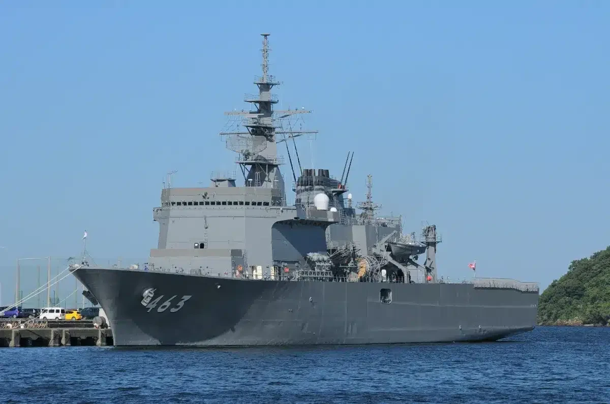 Un navire de guerre américain accoste en Écosse : simple escale ou ...