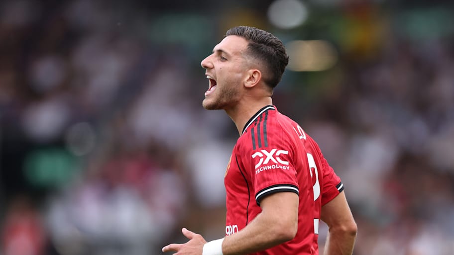 "Absolutely useless" - Man United fans enraged with one player after ...