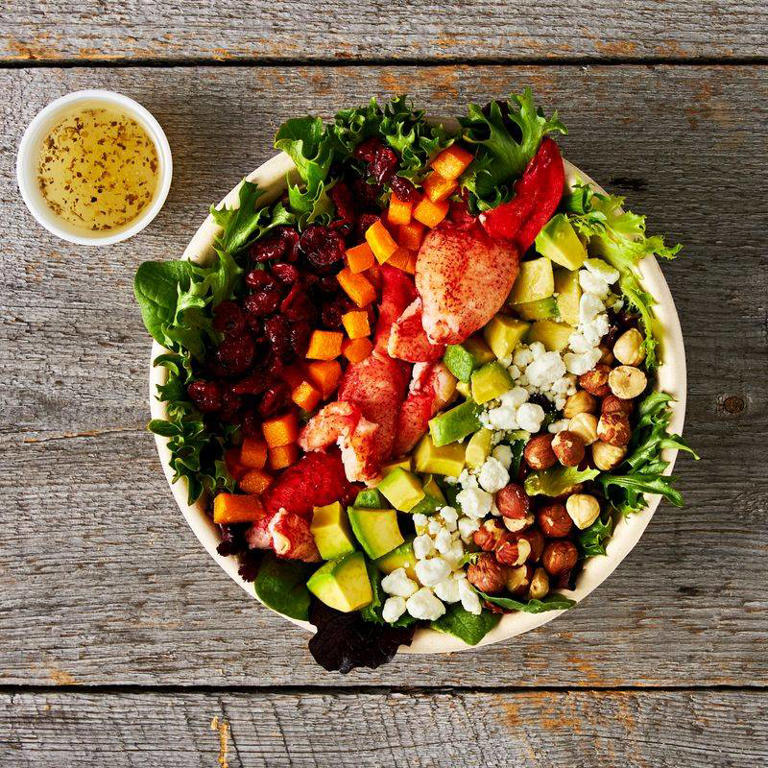 This Georgia food truck serves lobster rolls worth crossing counties for