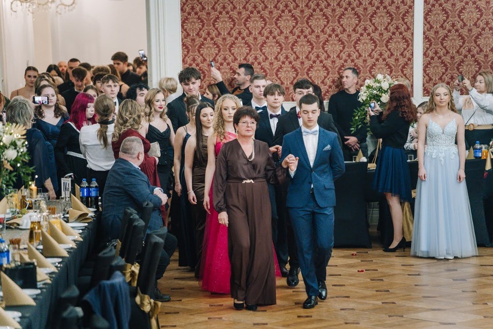 Studniówka maturzystów z Liceum Ogólnokształcącego im. B Prusa w Żarach ...