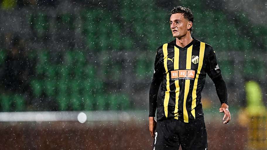 Rangers linked with two No. 6 targets as Röhl looks to strengthen ...